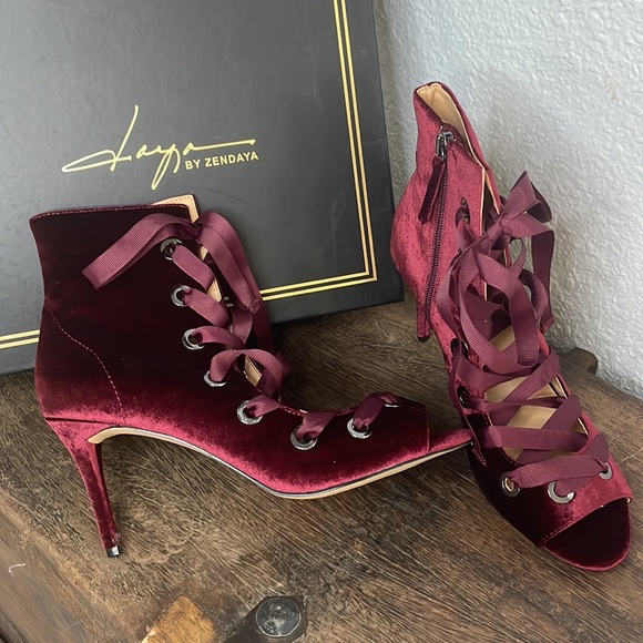 Laya by Zendaya | Shoes | Nib Laya By Zendaya Nadine Wine Red Velvet ...